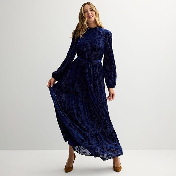 Maison Tara | Dresses | Maison Tara Womens Long Sleeve Velvet Blue ...